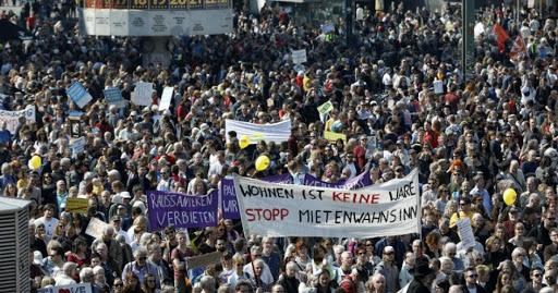 Τι ισχύει με τις πορείες στο Βερολίνο - Τι λέει ο Βαλασόπουλος ...