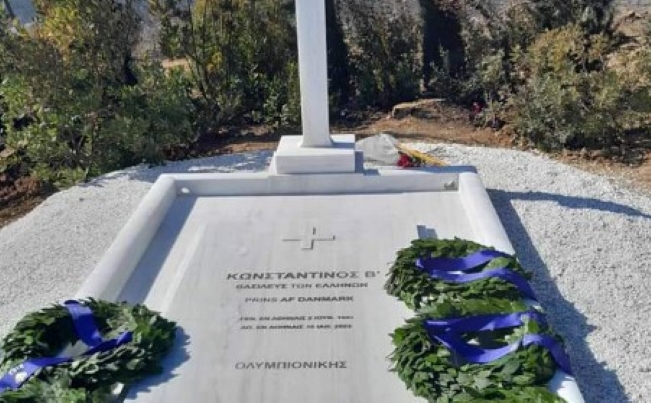 «Βασιλεύς των Ελλήνων» γράφει το μνήμα του Κωνσταντίνου στο Τατόι ...