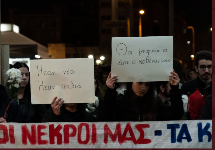 Σιωπηλή διαμαρτυρία με κεριά στο σιδηροδρομικό σταθμό Θεσσαλονίκης ...