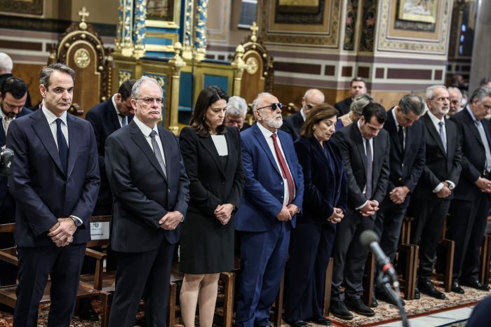 Μητρόπολη Αθηνών: Σακελλαροπούλου & Μητσοτάκης στο μνημόσυνο για τα ...
