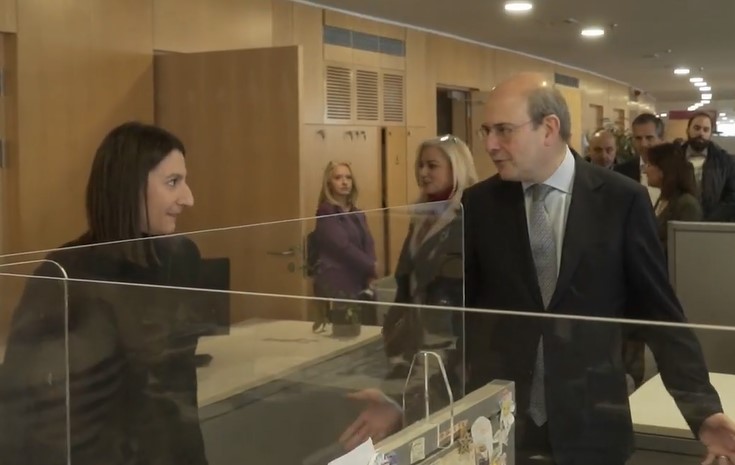 Χατζηδάκης: «Για τους εραστές της ακινησίας» -Προεκλογικό σποτ (video ...