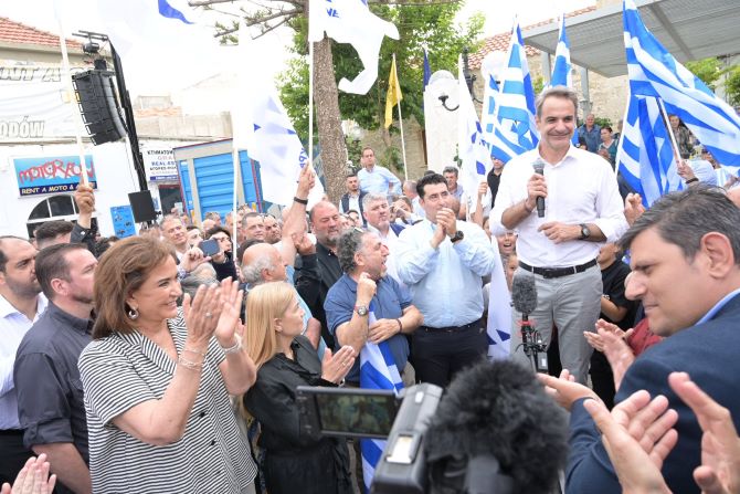Ντόρα σε Κυριάκο: «Πες να πετάξουν τα παλιά ψηφοδέλτια» (video ...
