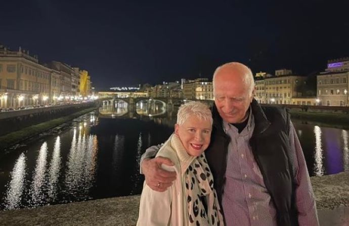 Η Έλενα Ακρίτα δημοσίευσε τη βουλευτική της αποζημίωση (photo ...