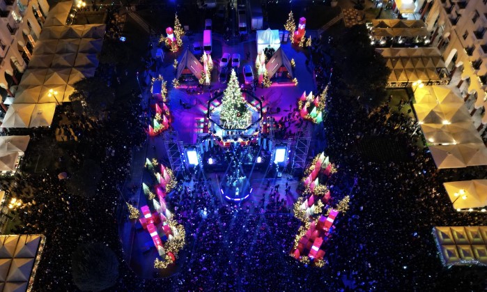 Sold out η Θεσσαλονίκη για τις γιορτές- Μια πόλη μαγική με έναν ...