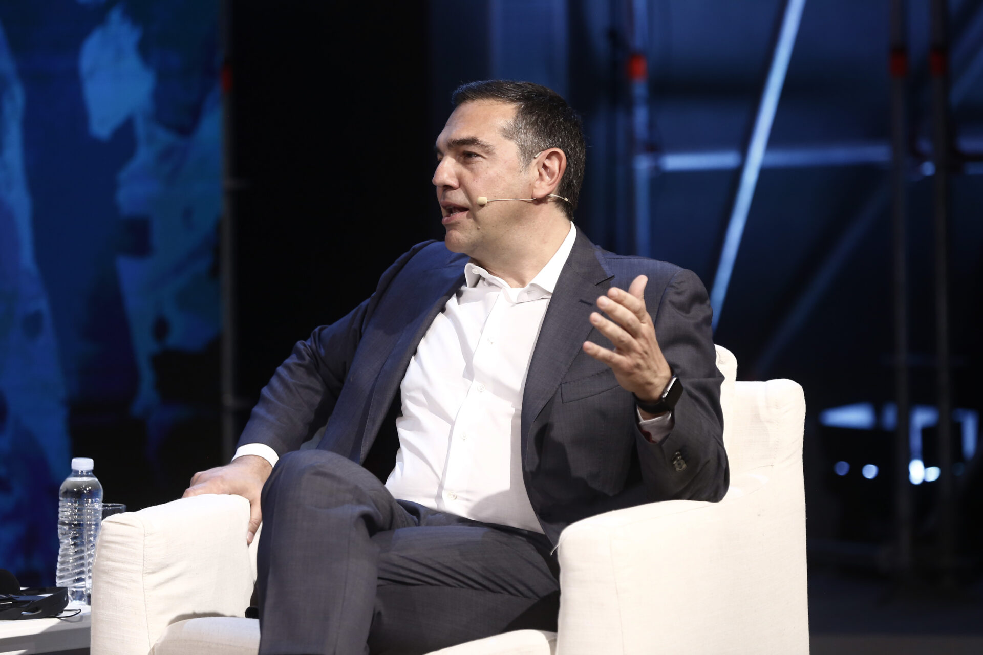 Η ανάρτηση Τσίπρα για την εκτύπωση του βιβλίου του: «Οι μηχανές ...