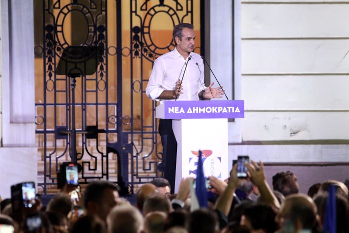 Μητσοτάκης στη Ρηγίλλης: «Η Νέα Δημοκρατία δεν κοιτά ούτε Αριστερά ...