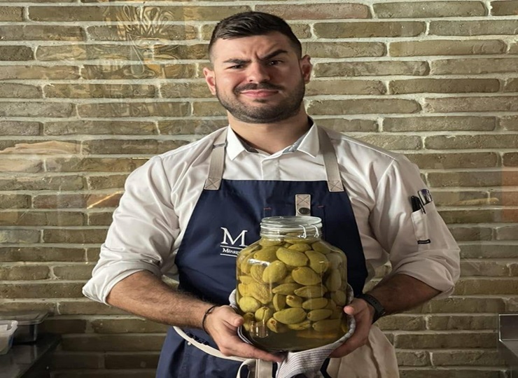 Στη λίστα Forbes ο νεότερος Έλληνας σεφ που έχει πάρει Χρυσό Σκούφo ...