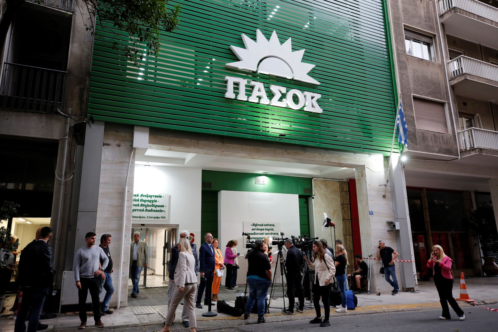 Μα ποιοι είναι επιτέλους αυτοί που «ποντάρουν» σε συνεργασία του ΠΑΣΟΚ ...